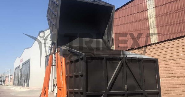 high lift side dump box for silage harvesting